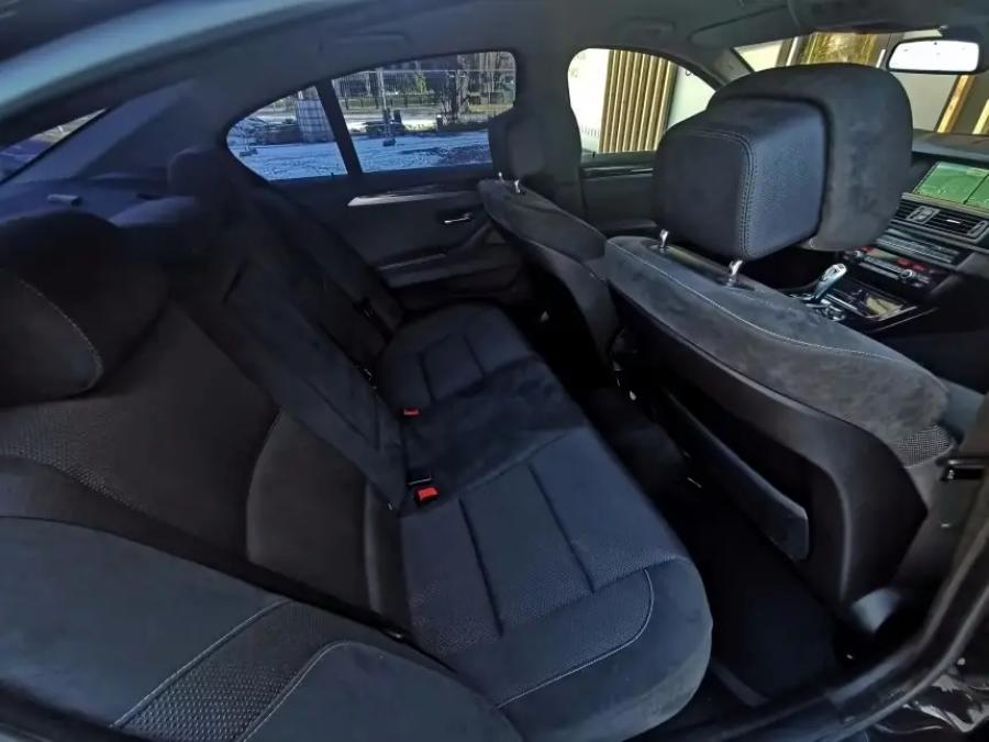 Black BMW 530 2013 in Riga, with an engine capacity of 3.00 L and mileage of 260 thousand km for 11700 €, photo 7 on AUTOMOTO.COM.LV