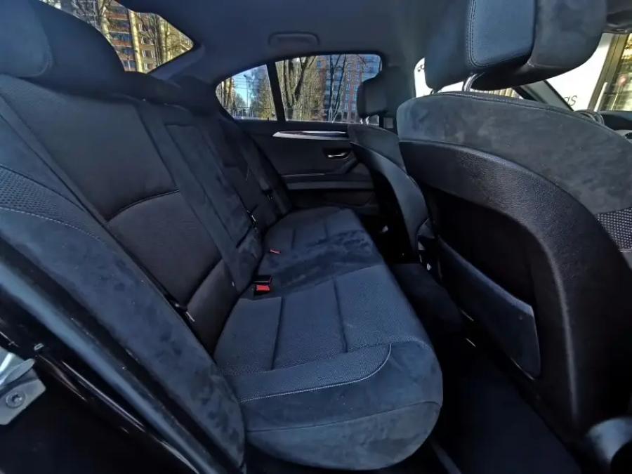 Black BMW 530 2013 in Riga, with an engine capacity of 3.00 L and mileage of 260 thousand km for 11700 €, photo 8 on AUTOMOTO.COM.LV