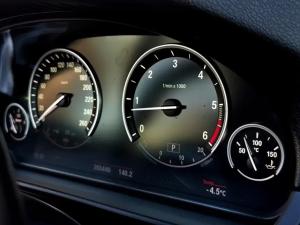 Black BMW 530 2013 in Riga, with an engine capacity of 3.00 L and mileage of 260 thousand km for 11700 €, photo 10 on AUTOMOTO.COM.LV