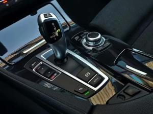 Black BMW 530 2013 in Riga, with an engine capacity of 3.00 L and mileage of 260 thousand km for 11700 €, photo 11 on AUTOMOTO.COM.LV