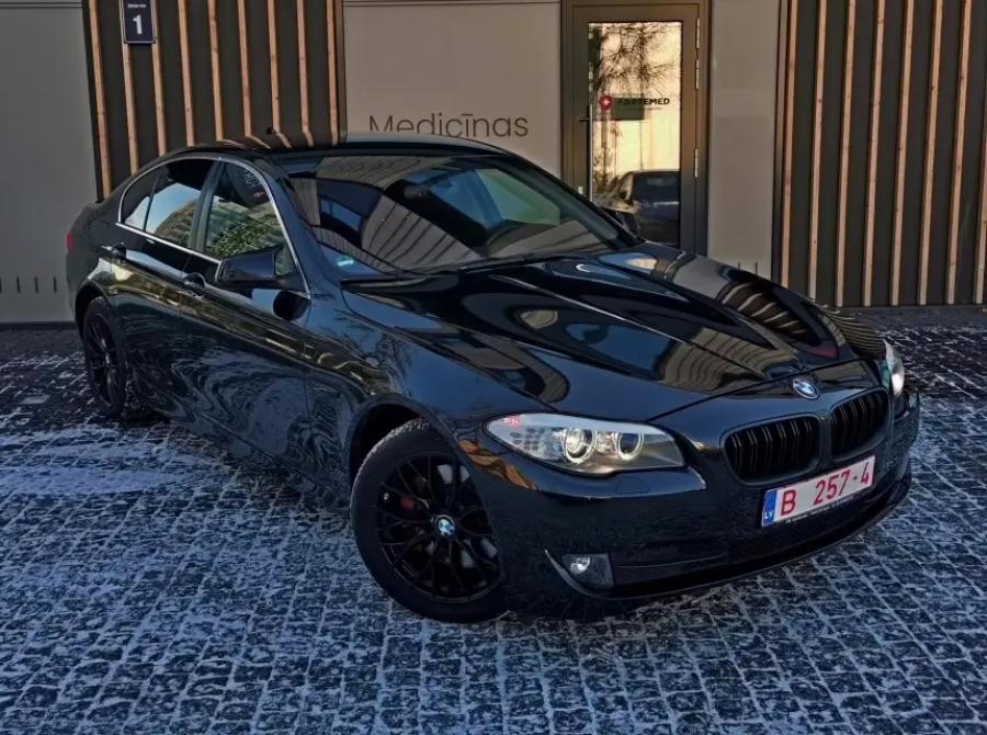 Black BMW 530 2013 in Riga, with an engine capacity of 3.00 L and mileage of 260 thousand km for 11700 €, photo 12 on AUTOMOTO.COM.LV