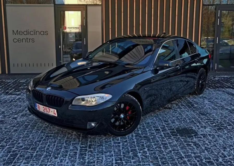 Black BMW 530 2013 in Riga, with an engine capacity of 3.00 L and mileage of 260 thousand km for 11700 €, photo 19 on AUTOMOTO.COM.LV