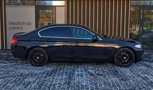 Black BMW 530 2013 in Riga, with an engine capacity of 3.00 L and mileage of 260 thousand km for 11700 €, photo 21 on AUTOMOTO.COM.LV