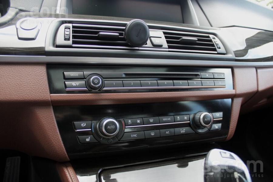 Black BMW 530 2013 in Riga, with an engine capacity of 3.00 L and mileage of 250 thousand km for 16500 €, photo 18 on AUTOMOTO.COM.LV