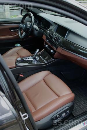 Black BMW 530 2013 in Riga, with an engine capacity of 3.00 L and mileage of 250 thousand km for 16500 €, photo 20 on AUTOMOTO.COM.LV