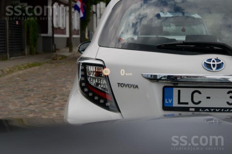 Black BMW 530 2013 in Riga, with an engine capacity of 3.00 L and mileage of 250 thousand km for 16500 €, photo 27 on AUTOMOTO.COM.LV