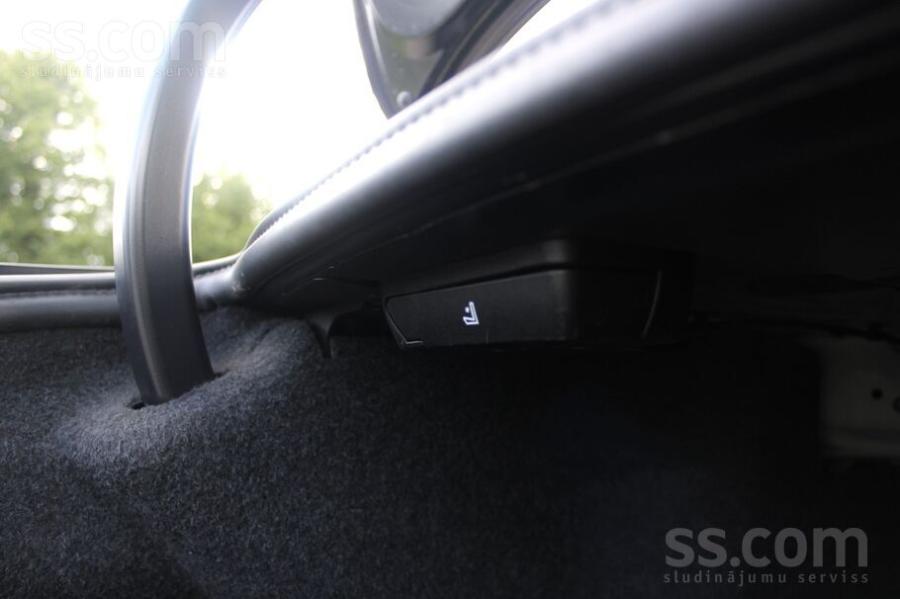 Black BMW 530 2013 in Riga, with an engine capacity of 3.00 L and mileage of 250 thousand km for 16500 €, photo 34 on AUTOMOTO.COM.LV