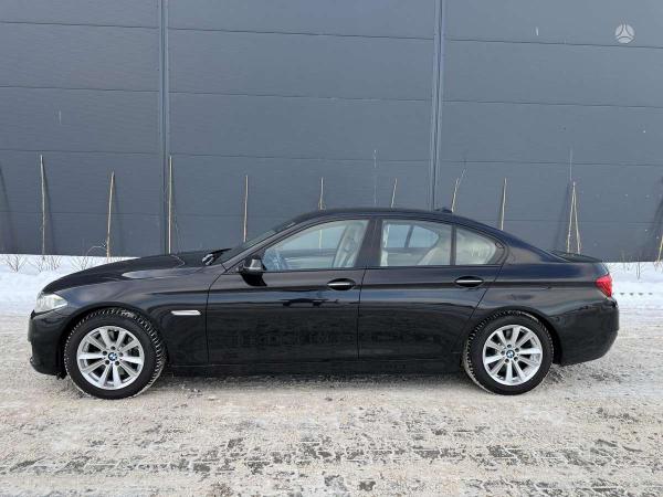 Black BMW 530 2014 in Vilnius, with an engine capacity of 2.99 L and mileage of 279 thousand km for 12970 €, photo 4 on AUTOMOTO.COM.LV