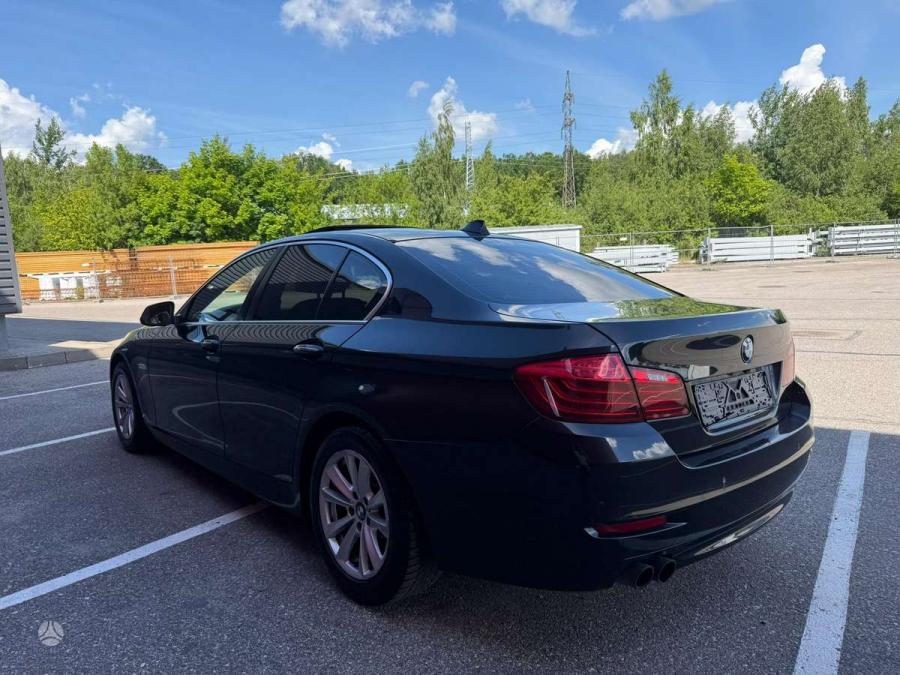 Black BMW 530 2014 in Kaunas, with an engine capacity of 2.99 L and mileage of 285 thousand km for 11900 €, photo 3 on AUTOMOTO.COM.LV