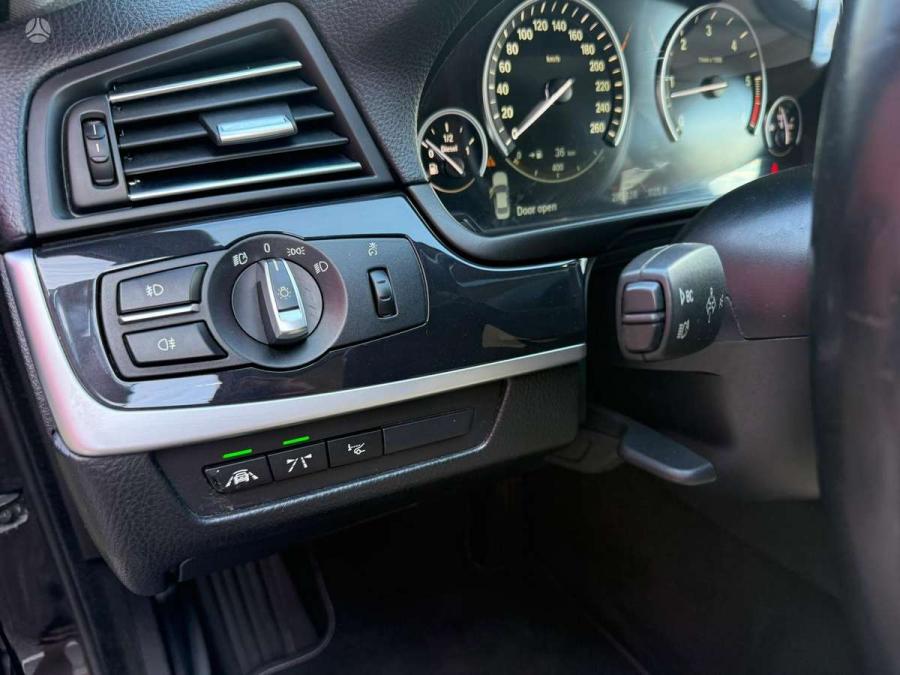 Black BMW 530 2014 in Kaunas, with an engine capacity of 2.99 L and mileage of 285 thousand km for 11900 €, photo 6 on AUTOMOTO.COM.LV