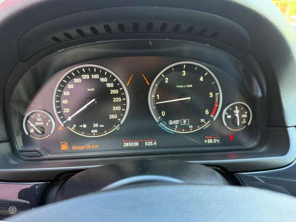 Black BMW 530 2014 in Kaunas, with an engine capacity of 2.99 L and mileage of 285 thousand km for 11900 €, photo 10 on AUTOMOTO.COM.LV
