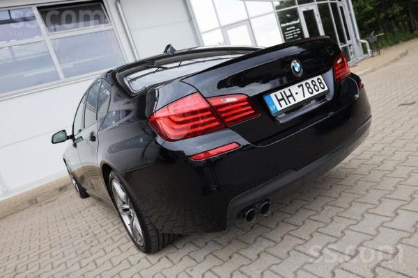 Black BMW 530 2014 in Riga, with an engine capacity of 3.00 L and mileage of 242 thousand km for 12995 €, photo 8 on AUTOMOTO.COM.LV
