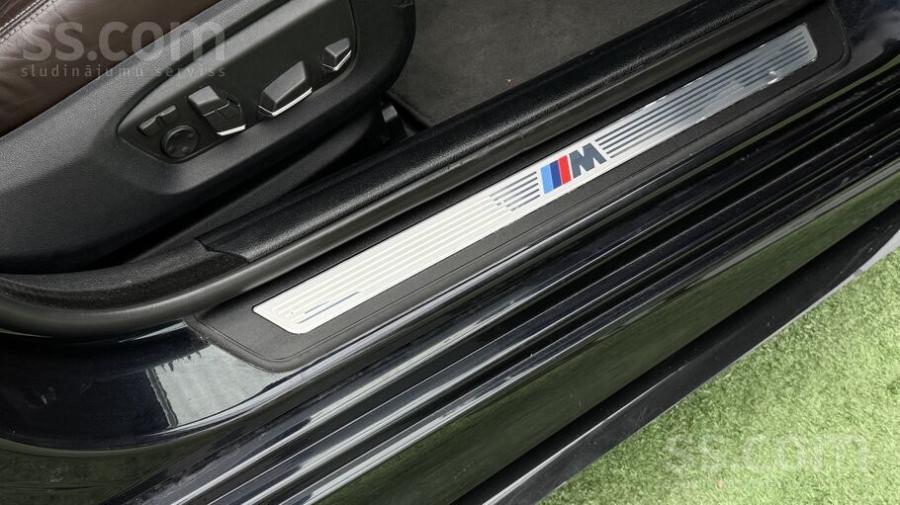 Black BMW 530 2014 in Riga, with an engine capacity of 3.00 L and mileage of 228 thousand km for 13900 €, photo 10 on AUTOMOTO.COM.LV