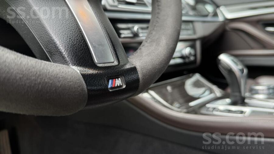 Black BMW 530 2014 in Riga, with an engine capacity of 3.00 L and mileage of 228 thousand km for 13900 €, photo 13 on AUTOMOTO.COM.LV