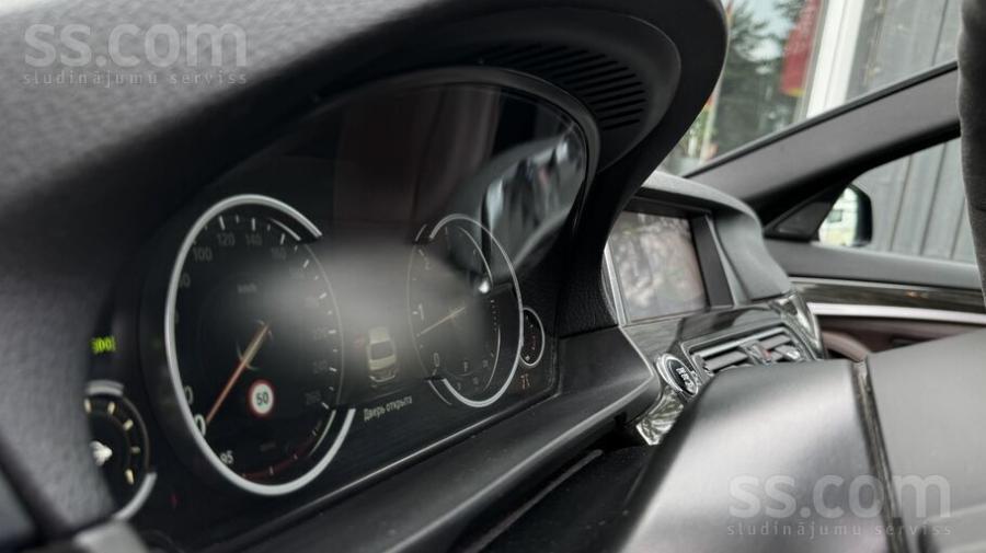 Black BMW 530 2014 in Riga, with an engine capacity of 3.00 L and mileage of 228 thousand km for 13900 €, photo 20 on AUTOMOTO.COM.LV