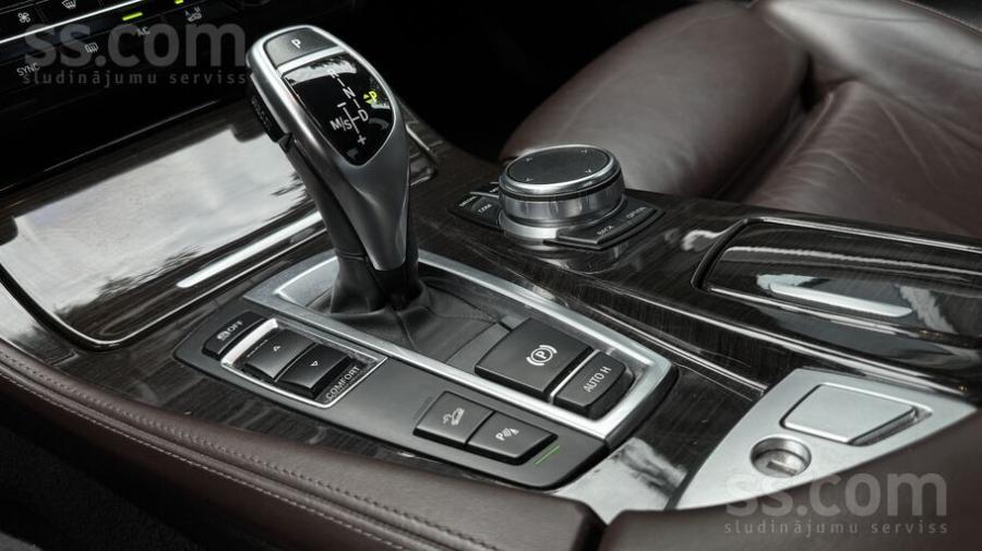 Black BMW 530 2014 in Riga, with an engine capacity of 3.00 L and mileage of 228 thousand km for 13900 €, photo 22 on AUTOMOTO.COM.LV