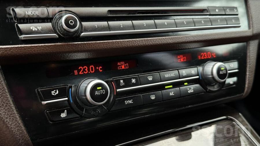 Black BMW 530 2014 in Riga, with an engine capacity of 3.00 L and mileage of 228 thousand km for 13900 €, photo 23 on AUTOMOTO.COM.LV