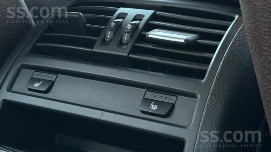 Black BMW 530 2014 in Riga, with an engine capacity of 3.00 L and mileage of 228 thousand km for 13900 €, photo 31 on AUTOMOTO.COM.LV