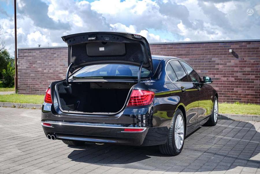 Black BMW 530 2014 in Marijampole, with an engine capacity of 2.99 L and mileage of 270 thousand km for 14250 €, photo 15 on AUTOMOTO.COM.LV
