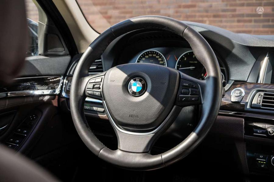 Black BMW 530 2014 in Marijampole, with an engine capacity of 2.99 L and mileage of 270 thousand km for 14250 €, photo 19 on AUTOMOTO.COM.LV