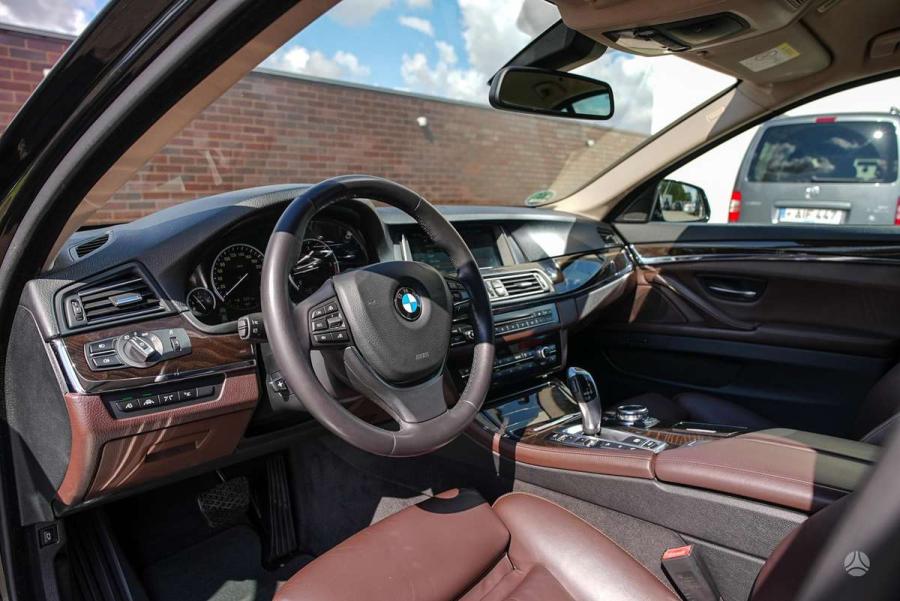 Black BMW 530 2014 in Marijampole, with an engine capacity of 2.99 L and mileage of 270 thousand km for 14250 €, photo 28 on AUTOMOTO.COM.LV