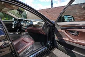 Black BMW 530 2014 in Marijampole, with an engine capacity of 2.99 L and mileage of 270 thousand km for 14250 €, photo 39 on AUTOMOTO.COM.LV