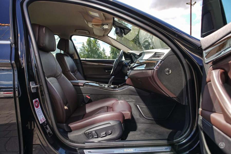 Black BMW 530 2014 in Marijampole, with an engine capacity of 2.99 L and mileage of 270 thousand km for 14250 €, photo 41 on AUTOMOTO.COM.LV