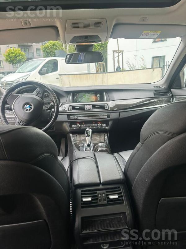 Black BMW 530 2014 in Riga, with an engine capacity of 3.00 L and mileage of 296 thousand km for 13300 €, photo 10 on AUTOMOTO.COM.LV