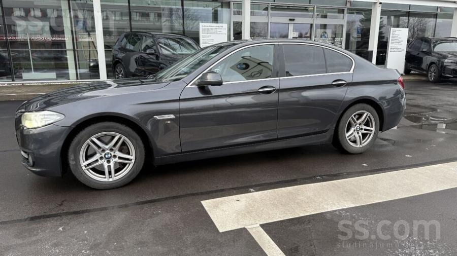 Black BMW 530 2015 in Riga, with an engine capacity of 3.00 L and mileage of 0 thousand km for 13200 €, photo 18 on AUTOMOTO.COM.LV