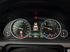 Black BMW 530 2015 in Riga, with an engine capacity of 3.00 L and mileage of 210 thousand km for 100 €, photo 8 on AUTOMOTO.COM.LV
