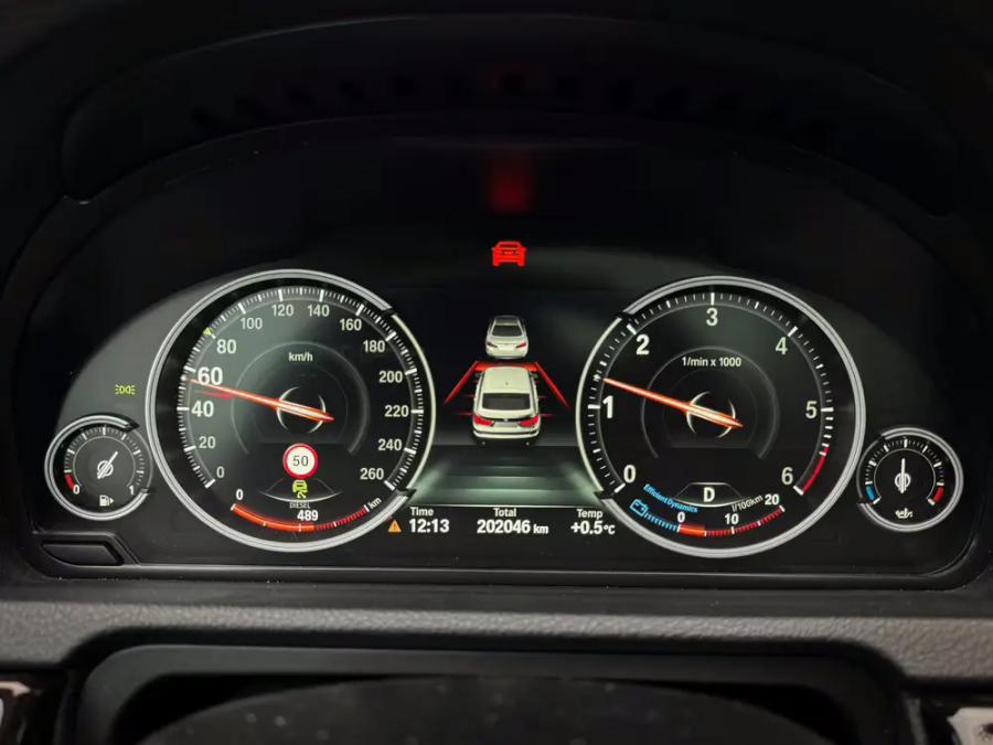 Black BMW 530 2015 in Riga, with an engine capacity of 3.00 L and mileage of 210 thousand km for 100 €, photo 8 on AUTOMOTO.COM.LV
