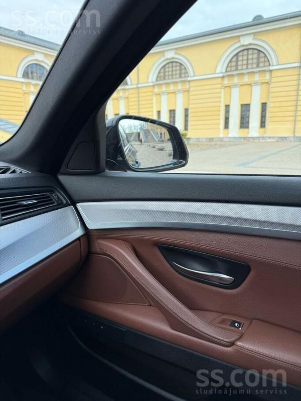 Black BMW 530 2016 in Daugavpils, with an engine capacity of 3.00 L and mileage of 212 thousand km for 18200 €, photo 10 on AUTOMOTO.COM.LV