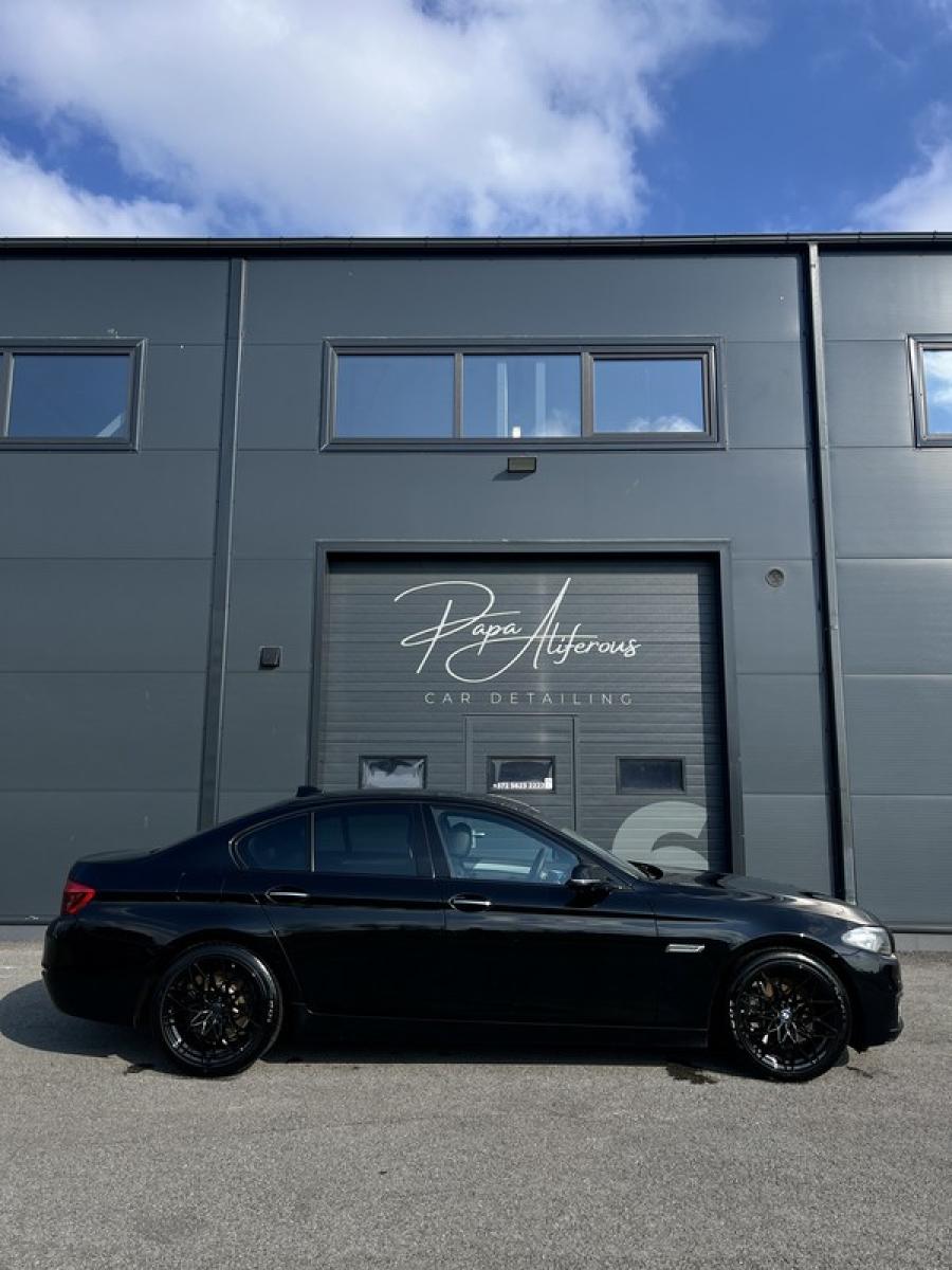 Melns BMW 530 2016 Pērnava, ar dzinēja tilpumu 3.00 L un nobraukumu 317 tūkst. km par 14500 €, foto 17 vietnē AUTOMOTO.COM.LV