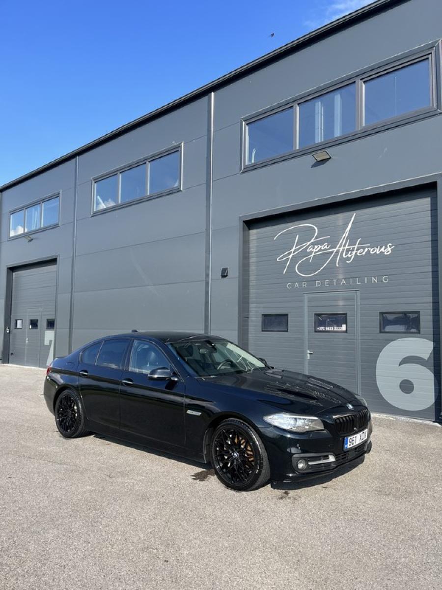Melns BMW 530 2016 Pērnava, ar dzinēja tilpumu 3.00 L un nobraukumu 317 tūkst. km par 14500 €, foto 19 vietnē AUTOMOTO.COM.LV