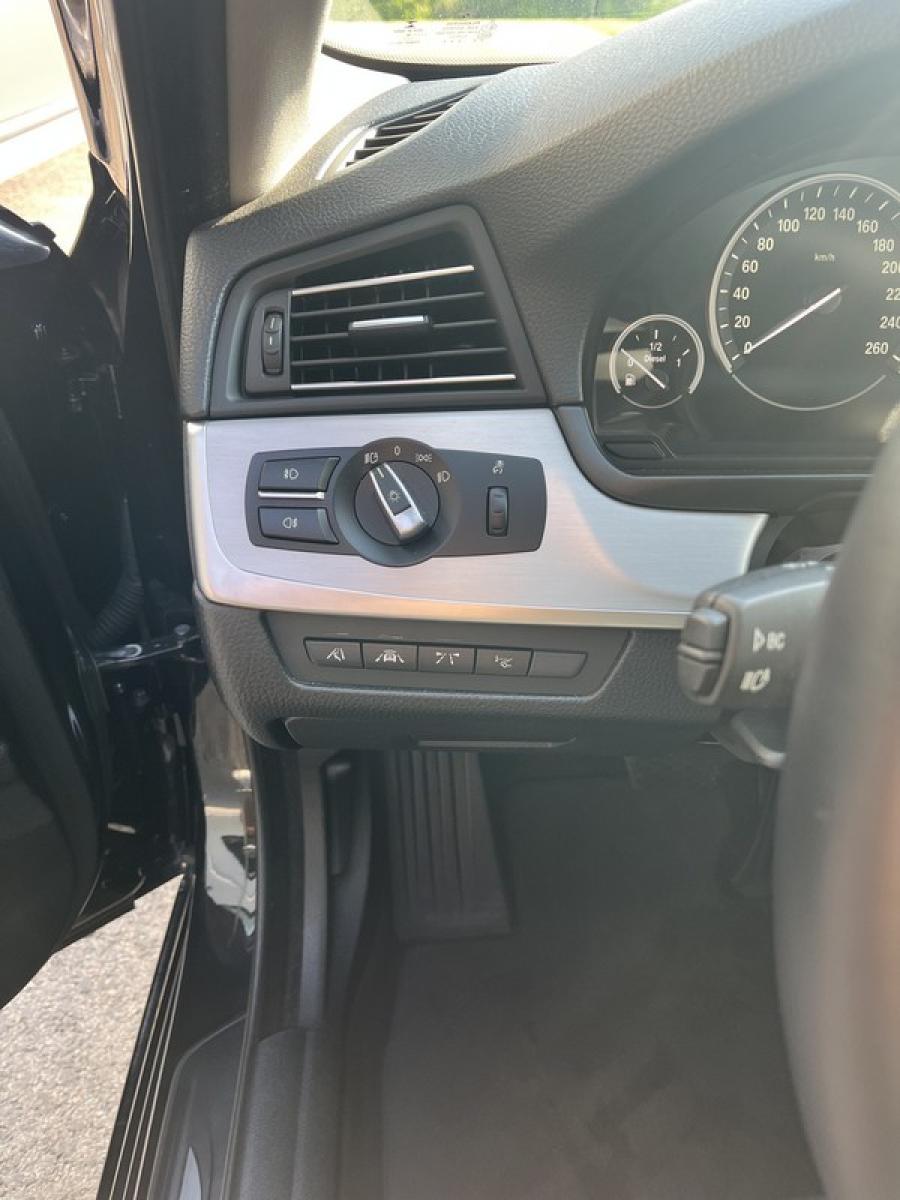 Melns BMW 530 2016 Pērnava, ar dzinēja tilpumu 0.19 L un nobraukumu 317 tūkst. km par 14000 €, foto 25 vietnē AUTOMOTO.COM.LV