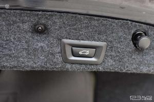 Black BMW 530 2016 in Kretinga, with an engine capacity of 3.00 L and mileage of 290 thousand km for 12750 €, photo 12 on AUTOMOTO.COM.LV