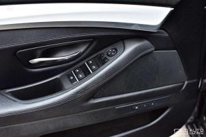 Black BMW 530 2016 in Kretinga, with an engine capacity of 3.00 L and mileage of 290 thousand km for 12750 €, photo 13 on AUTOMOTO.COM.LV