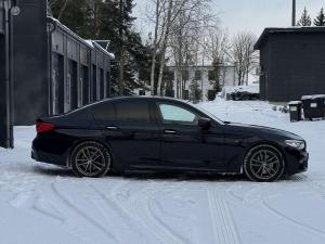 Black BMW 530 2017 in Siauliai, with an engine capacity of 2.99 L and mileage of 240 thousand km for 22990 €, photo 4 on AUTOMOTO.COM.LV