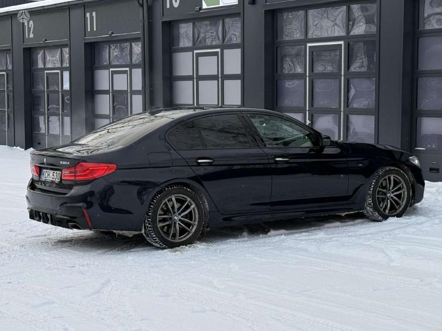 Black BMW 530 2017 in Siauliai, with an engine capacity of 2.99 L and mileage of 240 thousand km for 22990 €, photo 5 on AUTOMOTO.COM.LV