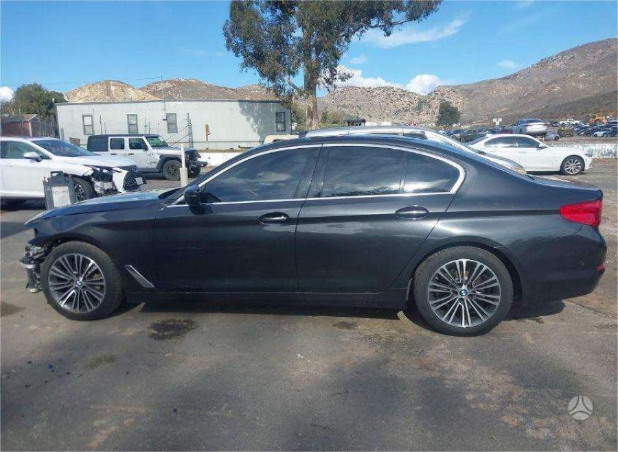 Black BMW 530 2017 in Vilnius, with an engine capacity of 2.00 L and mileage of 185 thousand km for 12500 €, photo 8 on AUTOMOTO.COM.LV