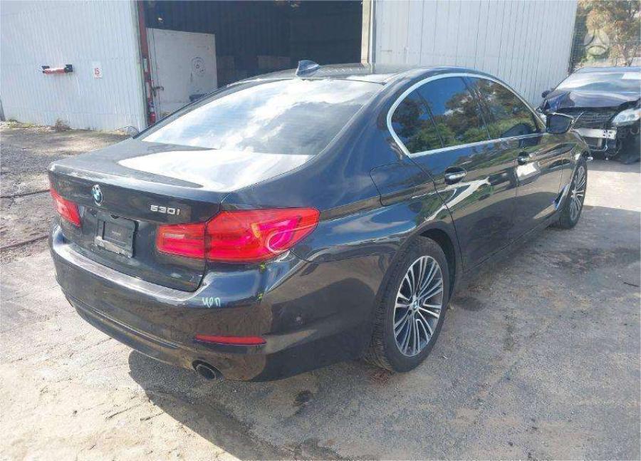 Black BMW 530 2017 in Vilnius, with an engine capacity of 2.00 L and mileage of 185 thousand km for 12500 €, photo 10 on AUTOMOTO.COM.LV