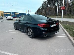 Black BMW 530 2017 in Riga, with an engine capacity of 3.00 L and mileage of 190 thousand km for 24900 €, photo 4 on AUTOMOTO.COM.LV