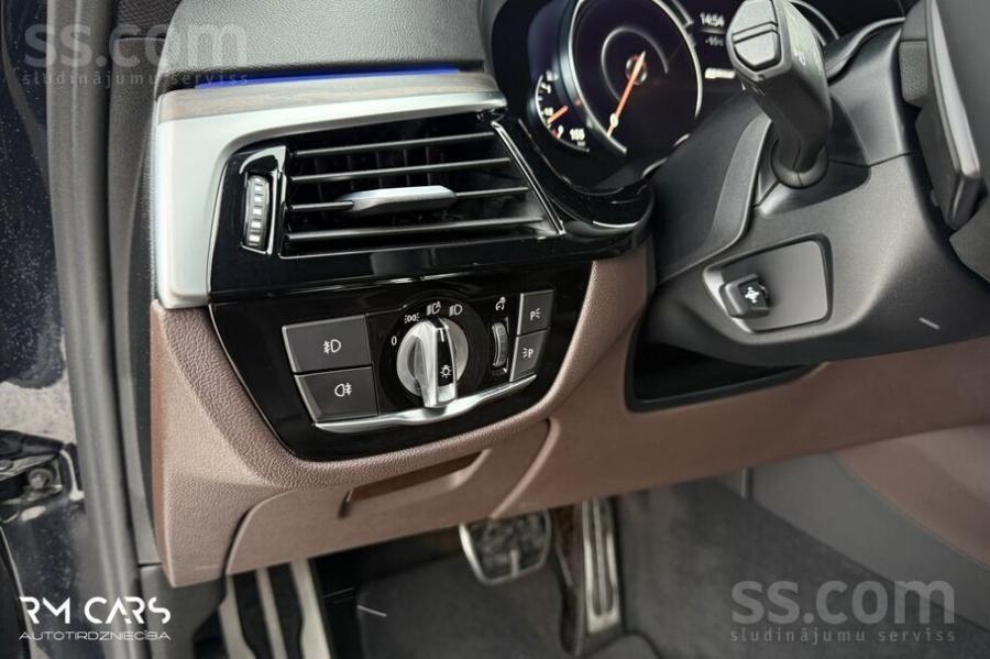 Black BMW 530 2017 in Jelgava, with an engine capacity of 2.00 L and mileage of 0 thousand km for 20950 €, photo 29 on AUTOMOTO.COM.LV