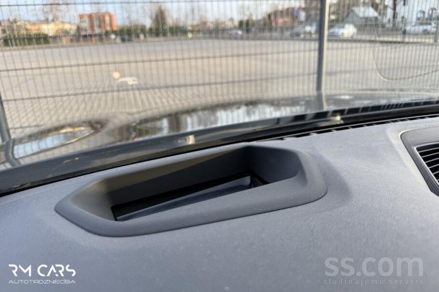 Black BMW 530 2017 in Jelgava, with an engine capacity of 2.00 L and mileage of 0 thousand km for 20950 €, photo 32 on AUTOMOTO.COM.LV