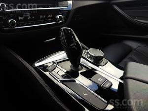 Black BMW 530 2017 in Riga, with an engine capacity of 2.00 L and mileage of 225 thousand km for 15990 €, photo 14 on AUTOMOTO.COM.LV
