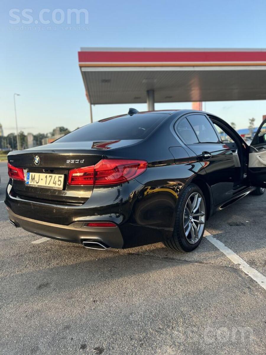 Black BMW 530 2017 in Riga, with an engine capacity of 3.00 L and mileage of 144 thousand km for 23800 €, photo 5 on AUTOMOTO.COM.LV