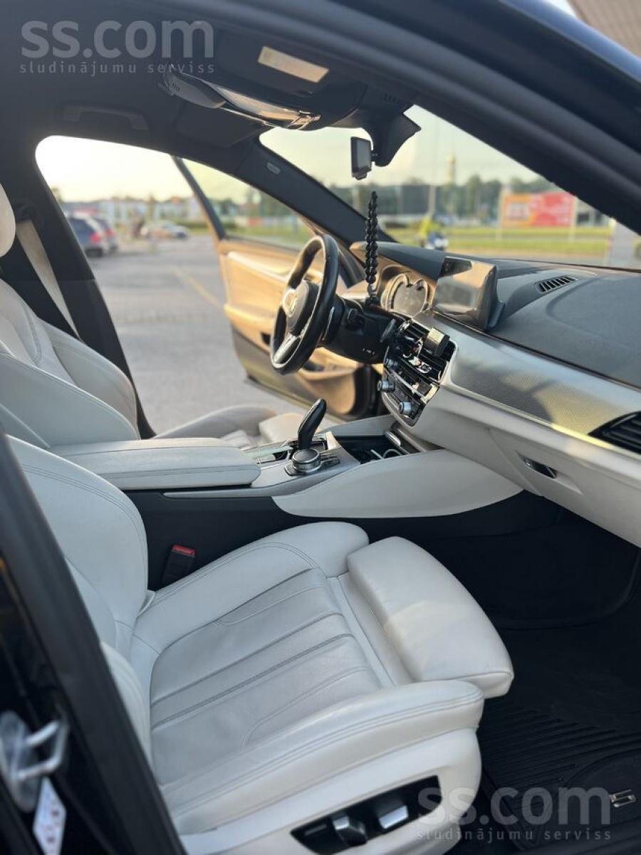 Black BMW 530 2017 in Riga, with an engine capacity of 3.00 L and mileage of 144 thousand km for 23800 €, photo 6 on AUTOMOTO.COM.LV