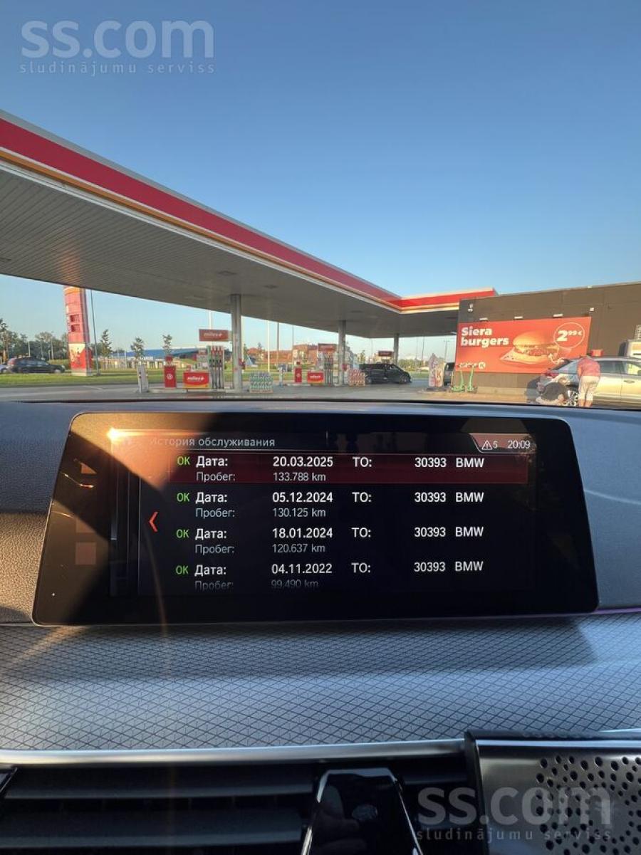 Black BMW 530 2017 in Riga, with an engine capacity of 3.00 L and mileage of 144 thousand km for 23800 €, photo 14 on AUTOMOTO.COM.LV