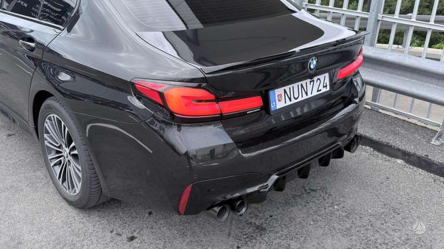 Black BMW 530 2017 in Vilnius, with an engine capacity of 2.99 L and mileage of 190 thousand km for 22700 €, photo 6 on AUTOMOTO.COM.LV