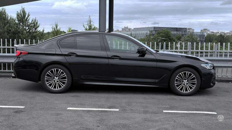 Black BMW 530 2017 in Vilnius, with an engine capacity of 2.99 L and mileage of 190 thousand km for 22700 €, photo 10 on AUTOMOTO.COM.LV